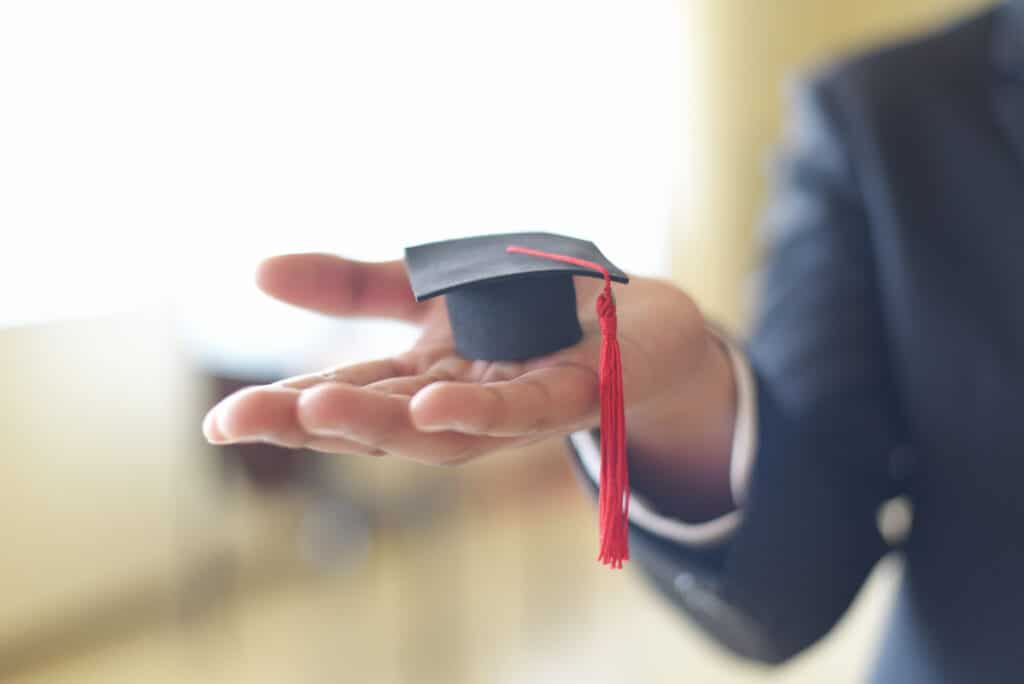 10 Tips to Graduate MBA with flying colors
